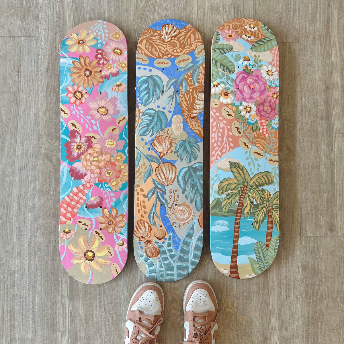 'Seashells' Skateboard – Aurora Art